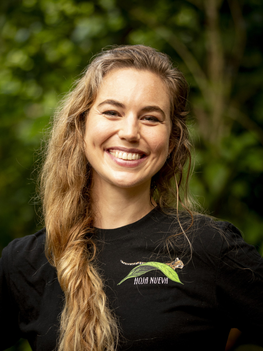 Samantha Zwicker - Hoja Nueva